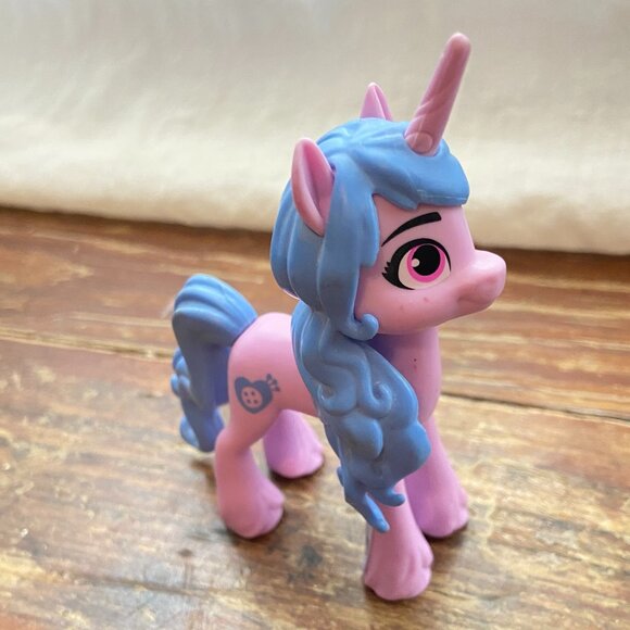 My Little Pony | Toys | My Little Pony Izzy Moonbow Action Figure 22 ...
